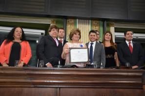 Ivone Bessa Ramos condecorada com a Medalha Thomé de Souza - Câmara ...